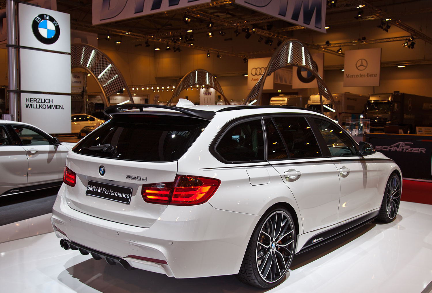Foto: Weltpremiere auf der Essen Motor Show 2012: BMW 320d Touring (F31) mit BMW M Performance ...