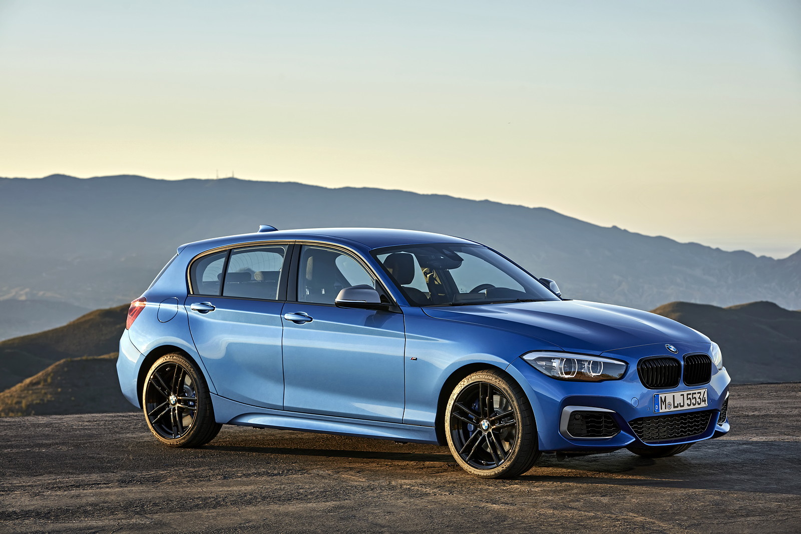 Foto BMW M140i XDrive F20 LCI Ab Juli 2017 Farbe Seaside blue Foto BMW M140i XDrive F20 LCI Ab Juli 2017 Farbe Seaside blue