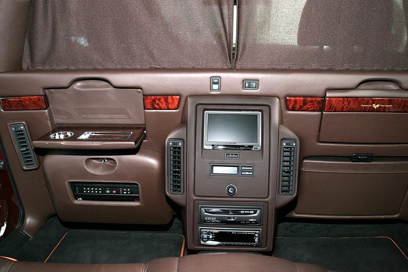 Foto: BMW L7 (E38), designed von Karl Lagerfeld, Fond mit TV/Video und ...