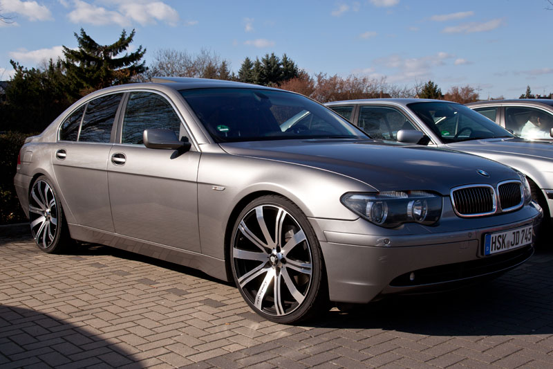 Foto: BMW 745i (E65) von Daniel ('daywalker78') auf beeindruckendn 22 Zoll Felgen. (vergrößert)