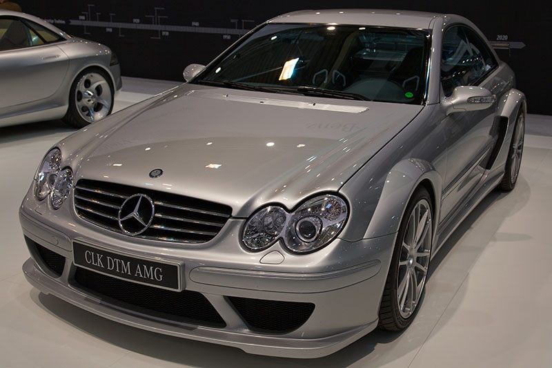 Foto: Mercedes CLK GTR neben dem Vision SLR und dem CLK DTM AMG ...