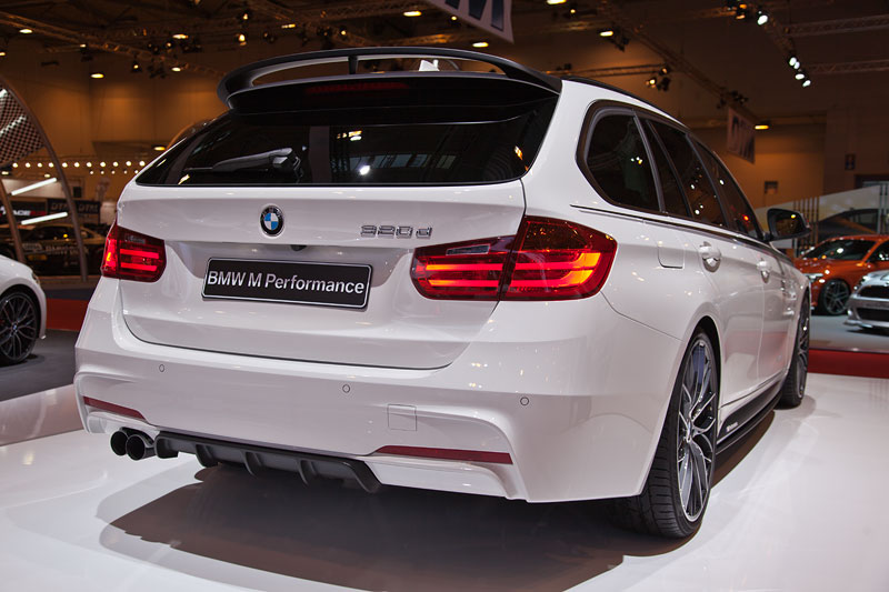 Foto: BMW 320d Touring (F31) mit BMW M Performance Dachkantenspoiler ...