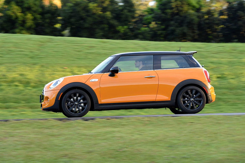 Foto: MINI Cooper S (F56) in Volcanic Orange on location in Puerto Rico ...