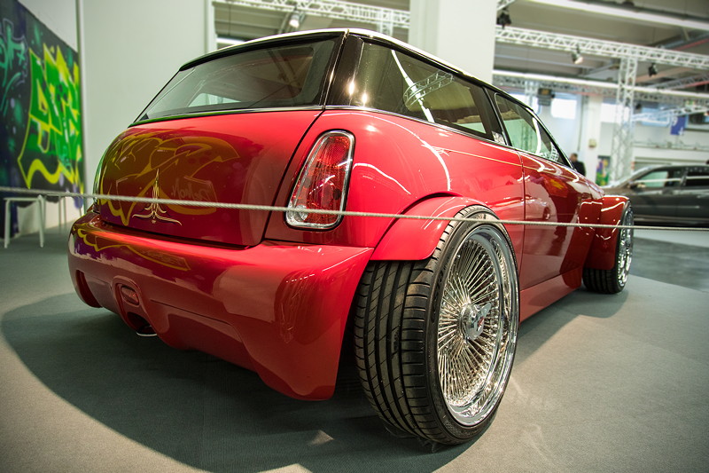 Foto: MINI Cooper Hot Rod, Neulackierung im orig. Rot-Ton des 1965 Mini ...