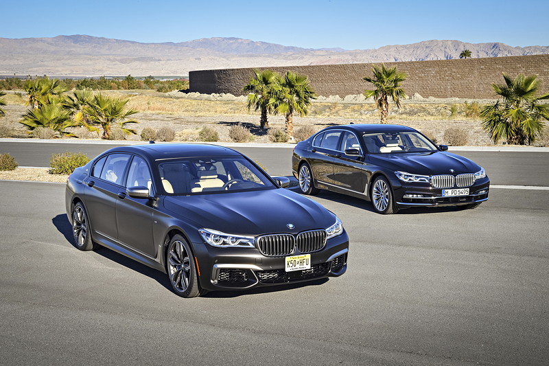 Foto: BMW M 760 Li xDrive M Performance neben dem BMW M 760Li xDrive ...